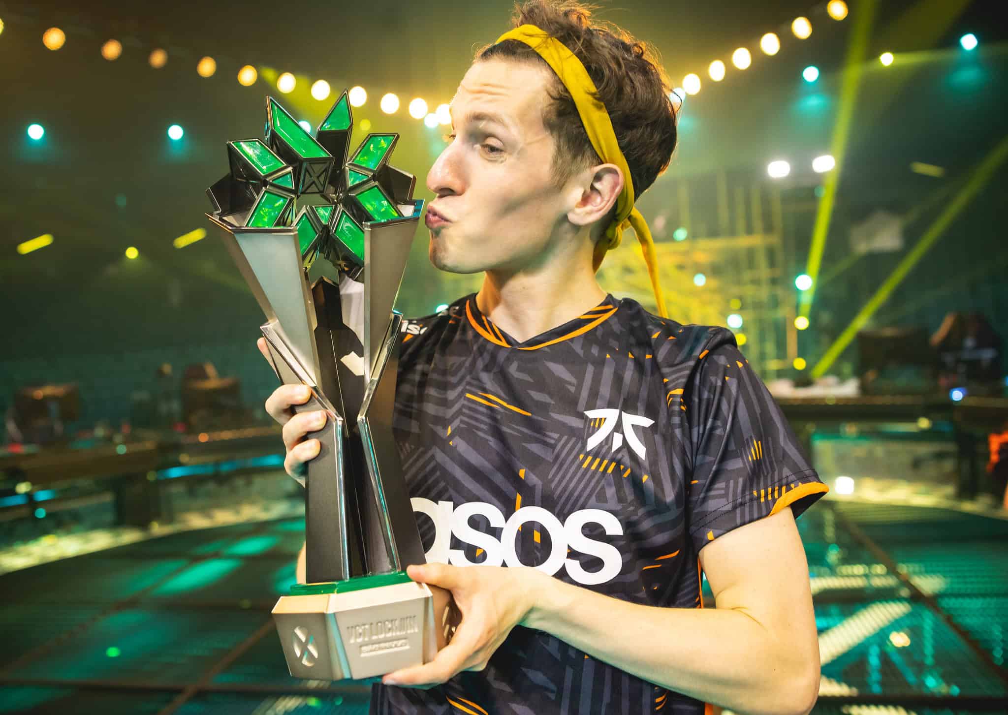 「2023 VCT LOCK//IN」の優勝トロフィーが手荷物輸送中に破壊、選手がTwitterで報告 | Valorant News Japan