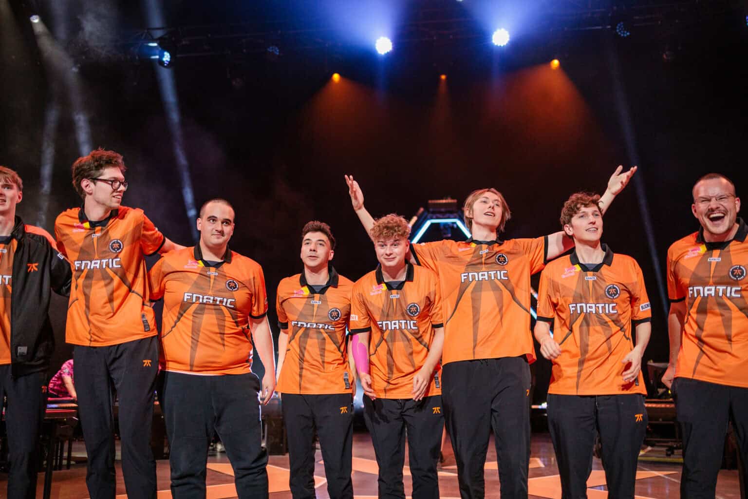 FNC Boaster「僕らには魔法のようなプレーを生み出せる5人の優れた選手がいる。トロントで涙を流した仲間たちが、今度はトロフィーを掲げて ...